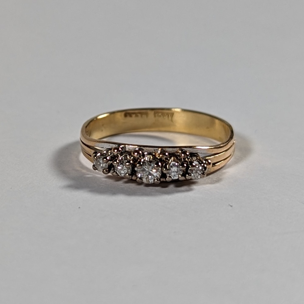 Pre-owned 18ct Gold Sparkling Graduation Diamond Vintage Half Band Ring ...